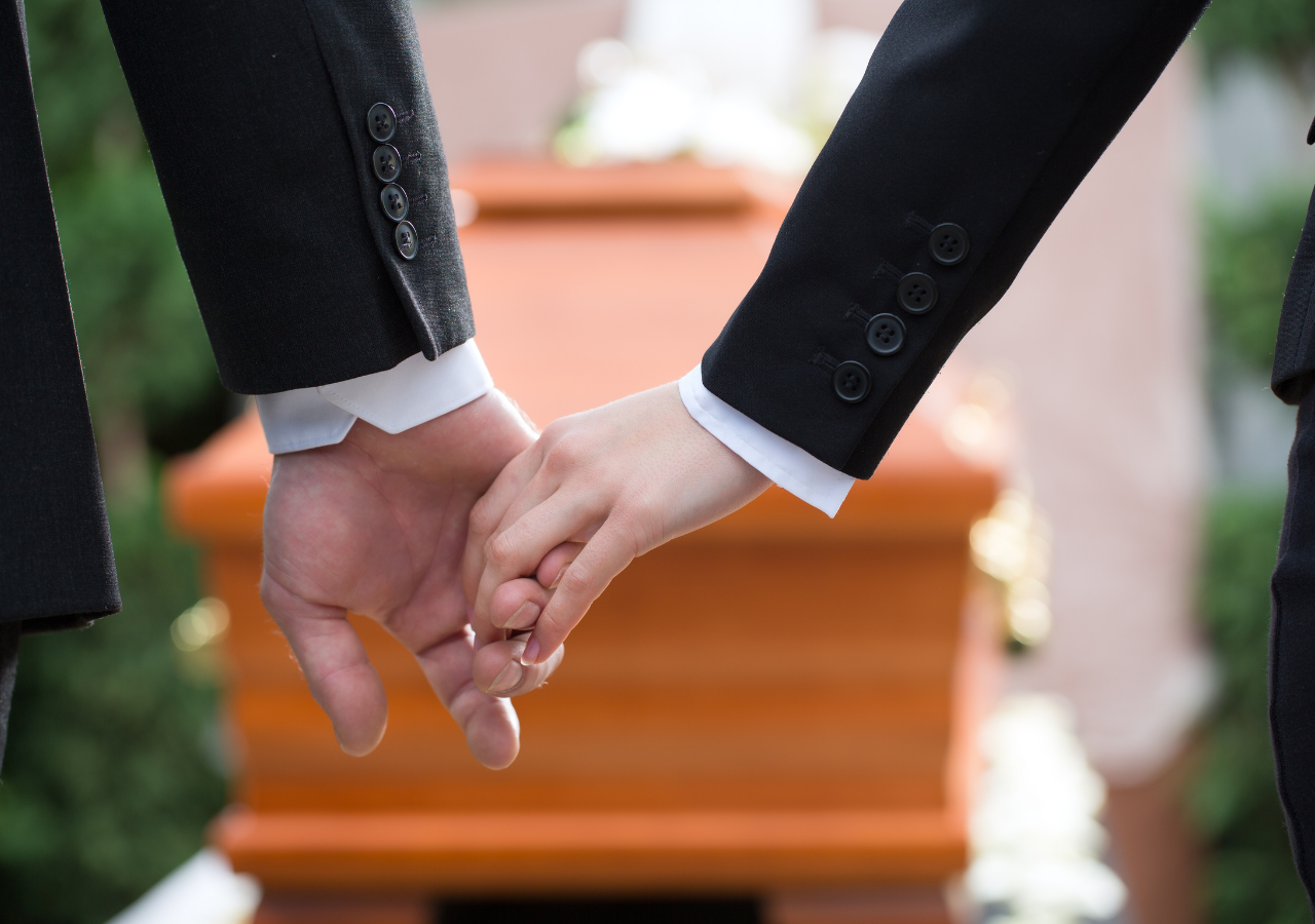 4 Ways To Honor Someone After They’ve Died - HBT